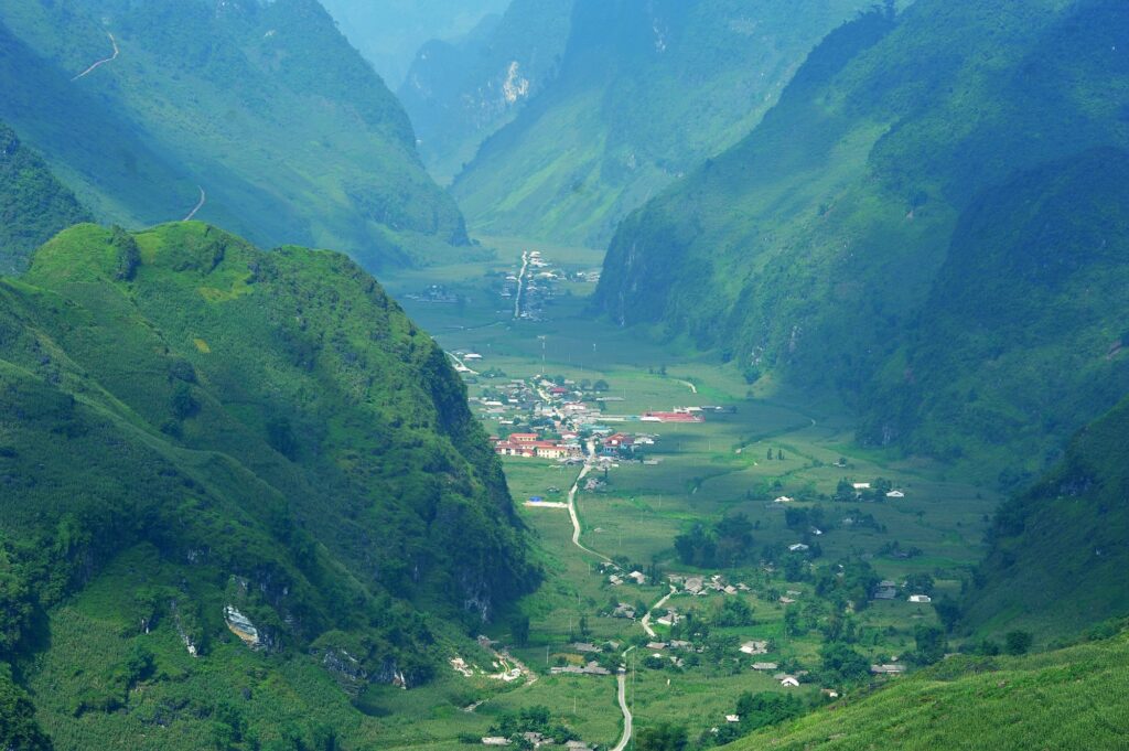 Dong Van corn fields dye rocky plateau green | Read to lead
